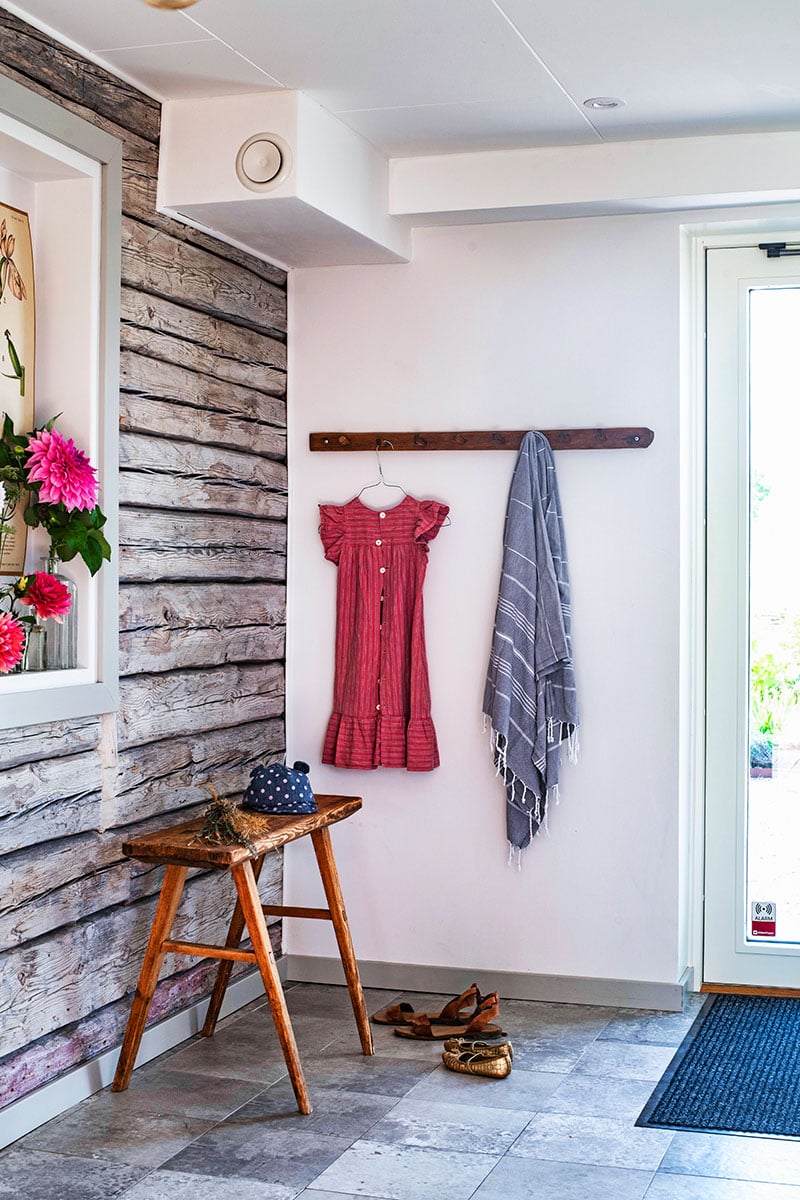 Kika in i det charmiga torpet med egen badsjö - Hus & Hem