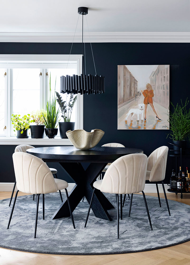 Caroline har inrett med mörka kulörer - Hus & Hem