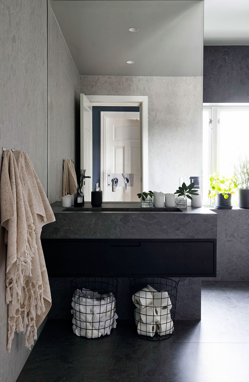 Caroline har inrett med mörka kulörer - Hus & Hem