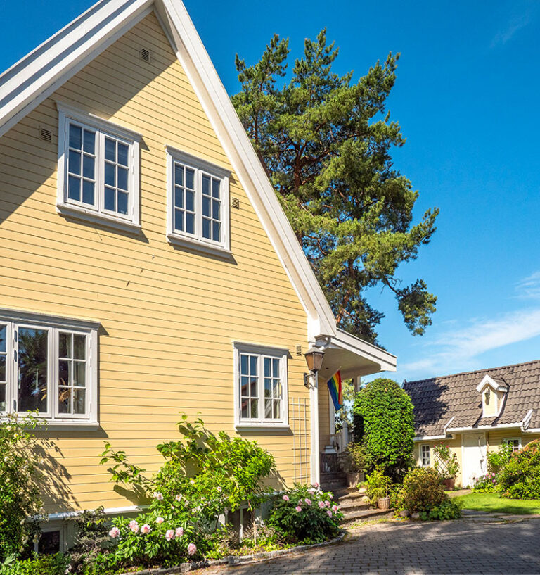 Kika in i trädgården med 130 sorters pioner: ”Är enkla att odla” - Hus ...